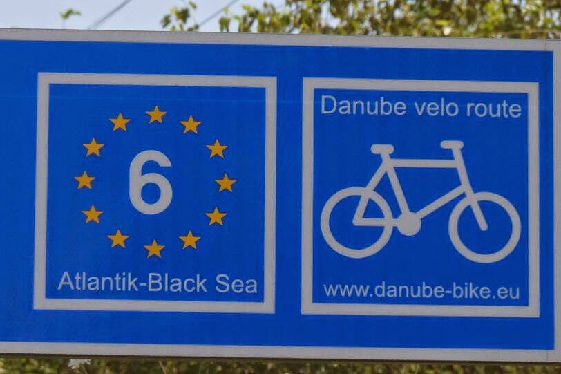 En vélo de l'Atlantique à la Mer Noire: De l'atlantique à la mer noire ...