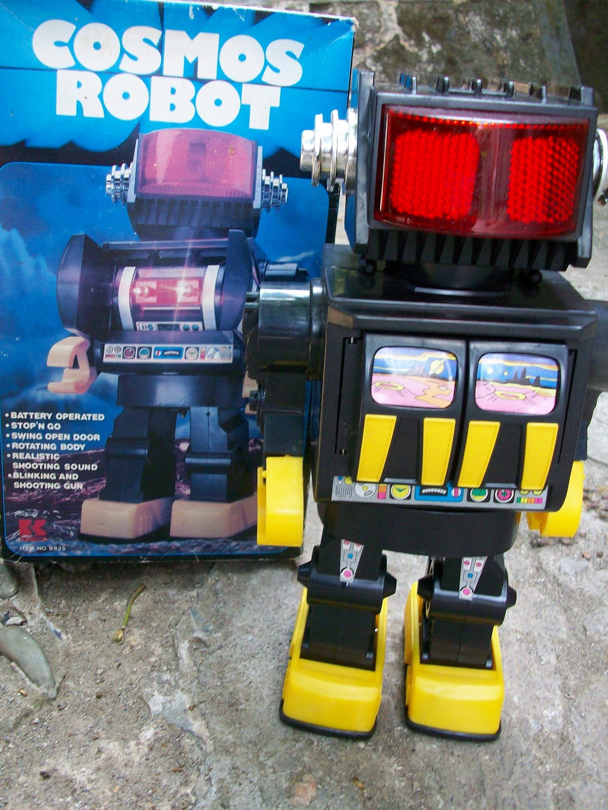 serba vintage: old robot