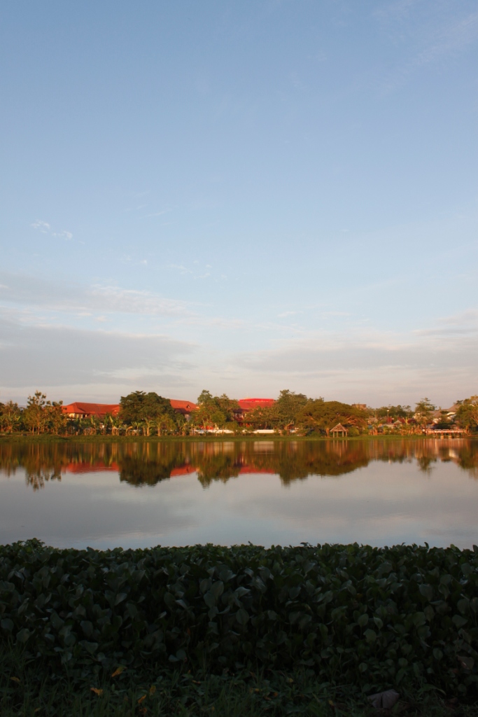 DANAU UNHAS, LAKE IN THE MIDDLE OF THE CITY - FOTO SULAWESI