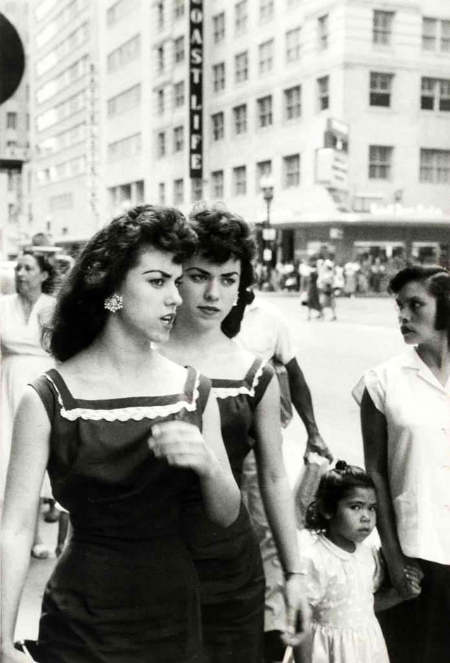 Old Photos Captured Street Scenes of Houston, Texas in the 1950s ...