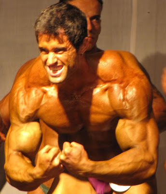 world bodybuilders pictures: brazillian muscles builder Rafael Poggi