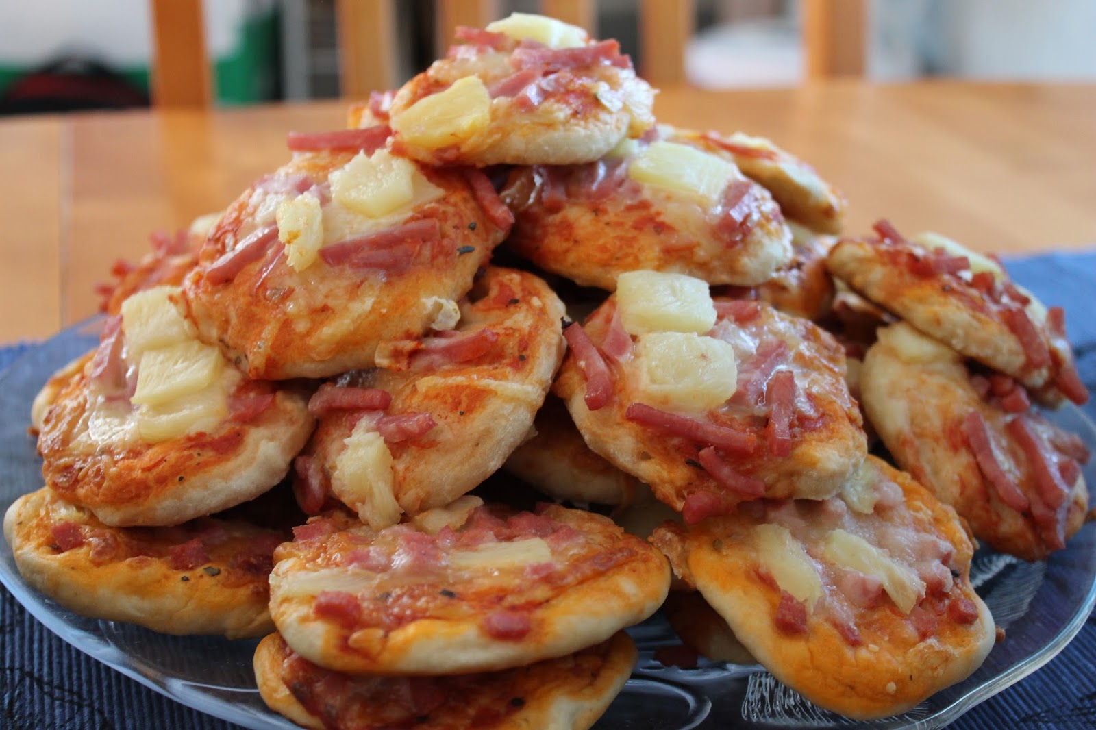 W's Salt & Sweet: Kinkku-ananas minipizzat / skink & ananas minipizzor