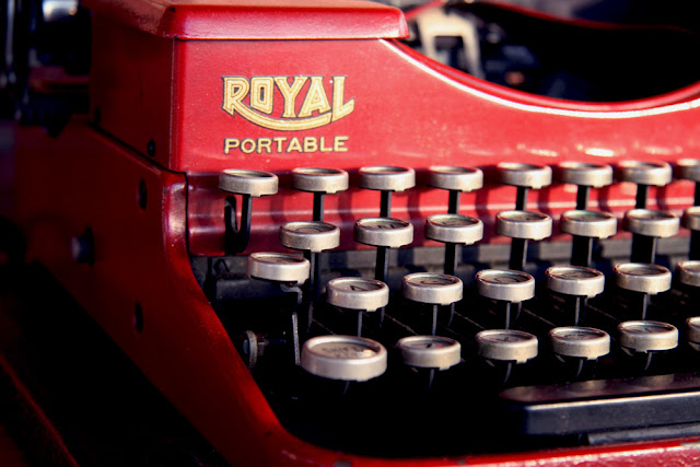 oz.Typewriter: The First Royal Portable Typewriter: 90 Years Ago Today