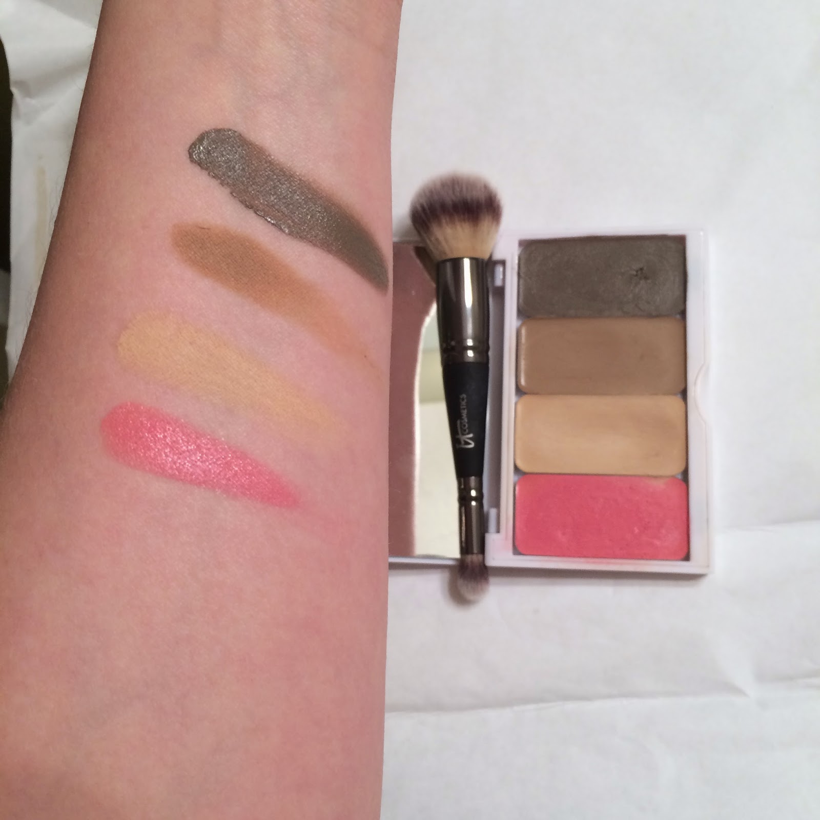 Angelique's Beauty World: Maskcara IIID Foundation Review