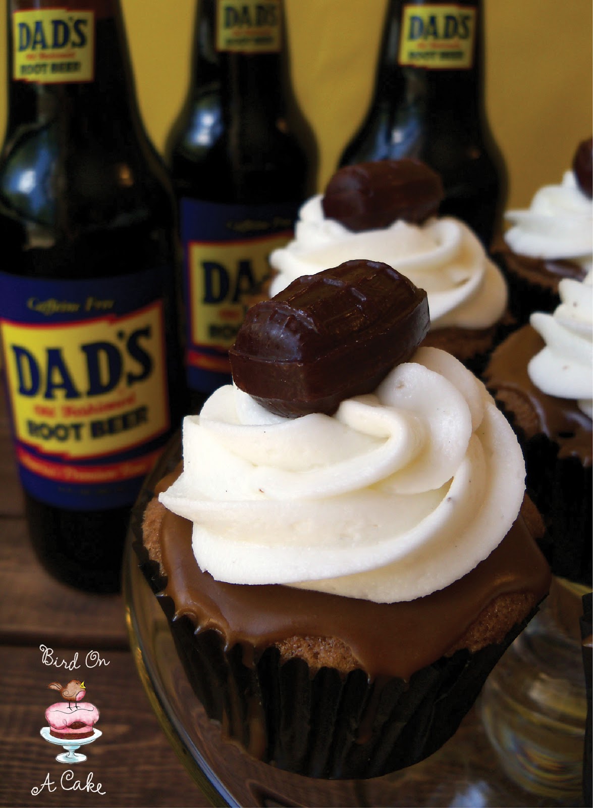 Bird On A Cake: Root Beer Float Cupcakes for Father's Day