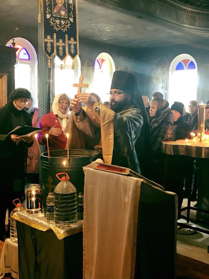 ΦΩΣ ΦΑΝΑΡΙΟΥ: ΓΙΟΡΤΑΖΟΝΤΑΣ ΤΑ ΘΕΟΦΑΝΕΙΑ ΣΤΗΝ ΠΟΛΗ ΜΕ ΤΟ ΙΟΥΛΙΑΝΟ ...