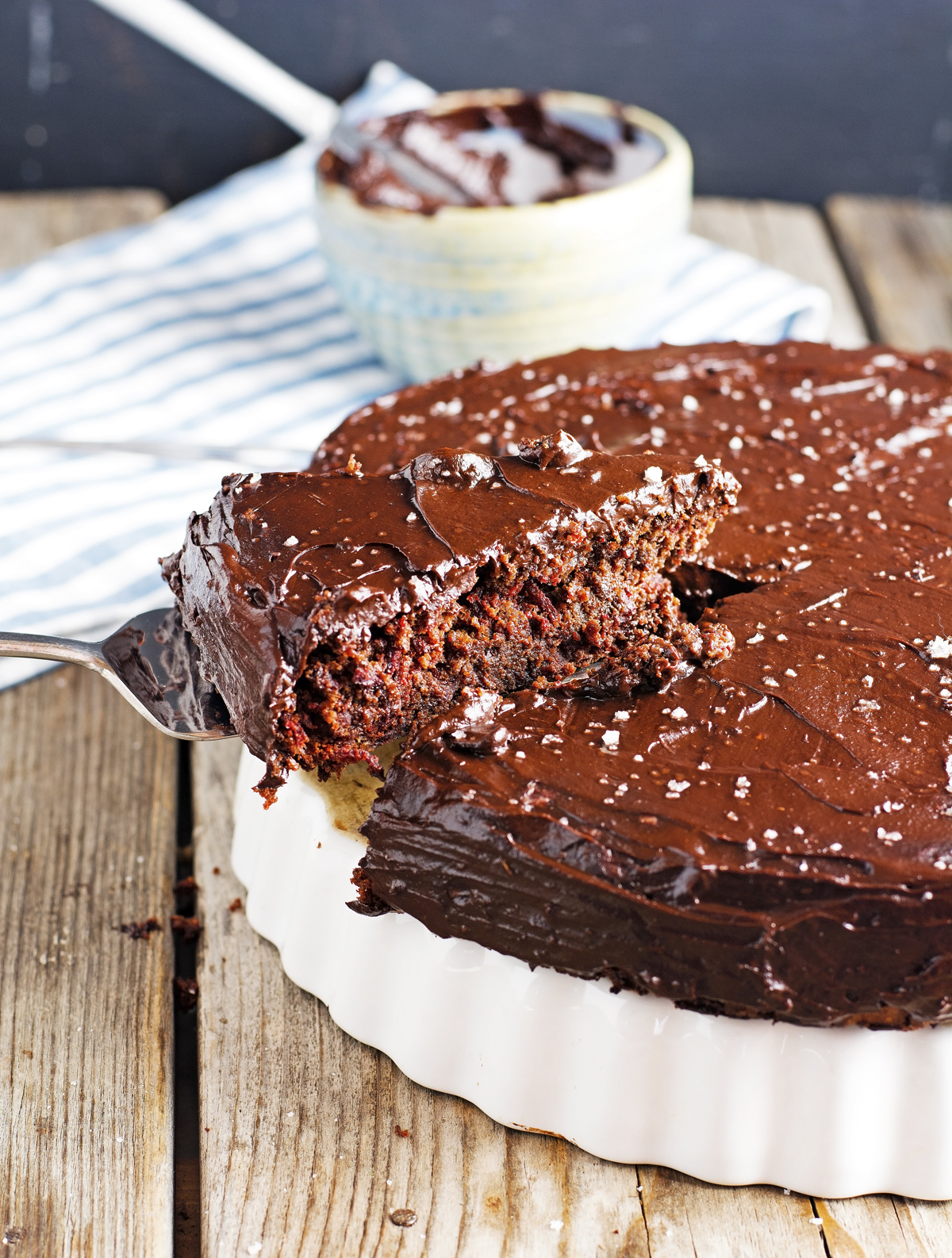 (Flourless) Chocolate Beetroot Cake with Chocolate Avocado Frosting ...