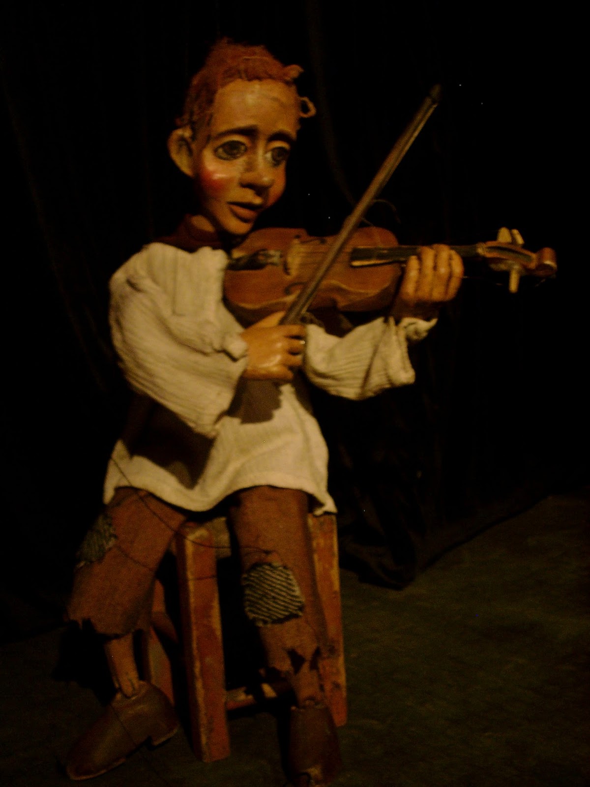 antamapantahou puppet theatre: THE STRINGS OF MUSIC
