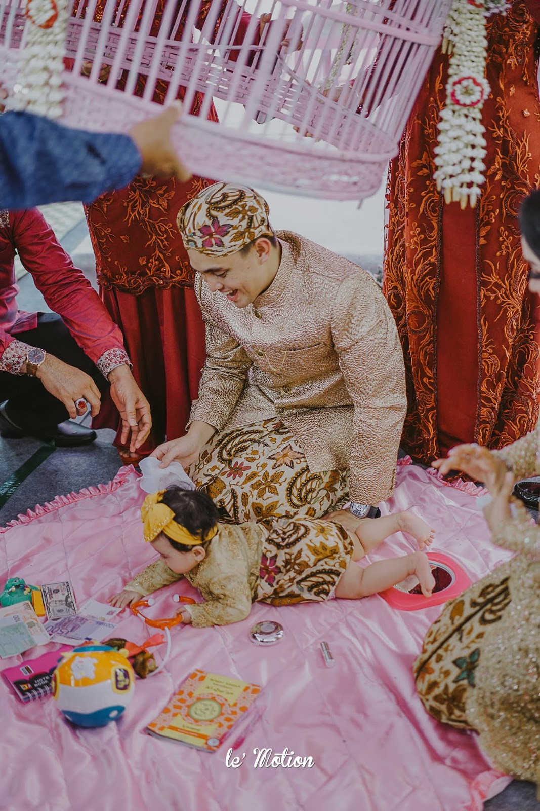 Le Motion Photo: Tedak Siten Ceremony - The lovely baby Tasanee