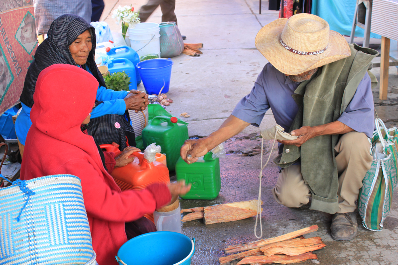 EL AVISADOR: El trueque, tradición vigente en Juxtlahuaca