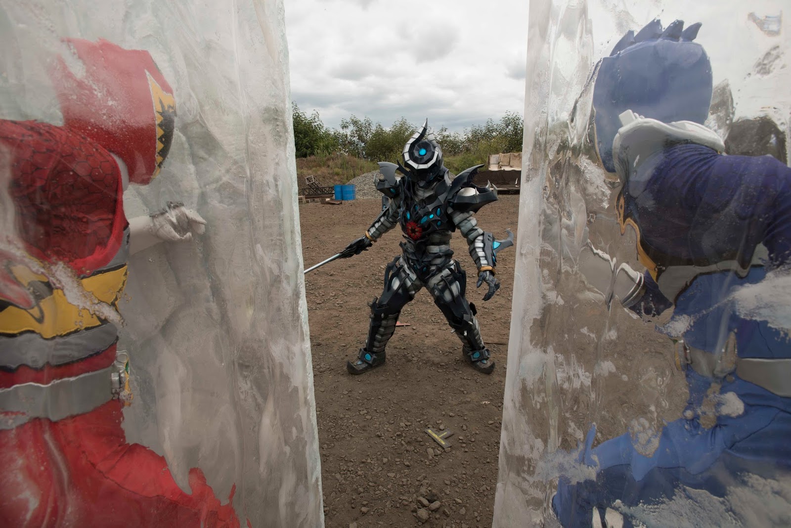 Power Rangers Dino Super Charge | Primeiro episódio, "When Evil Stirs"