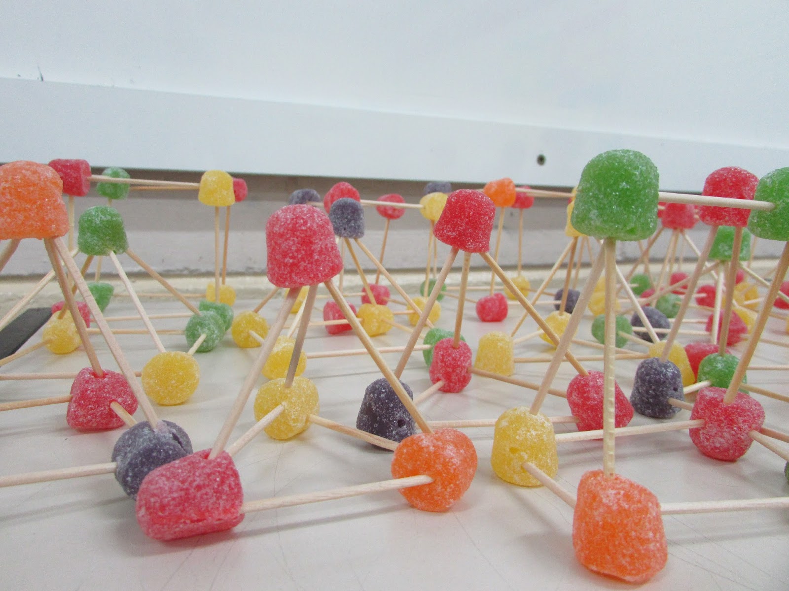 Informemos - Colégio Memorial: "Sólidos Geométricos com balas de goma"