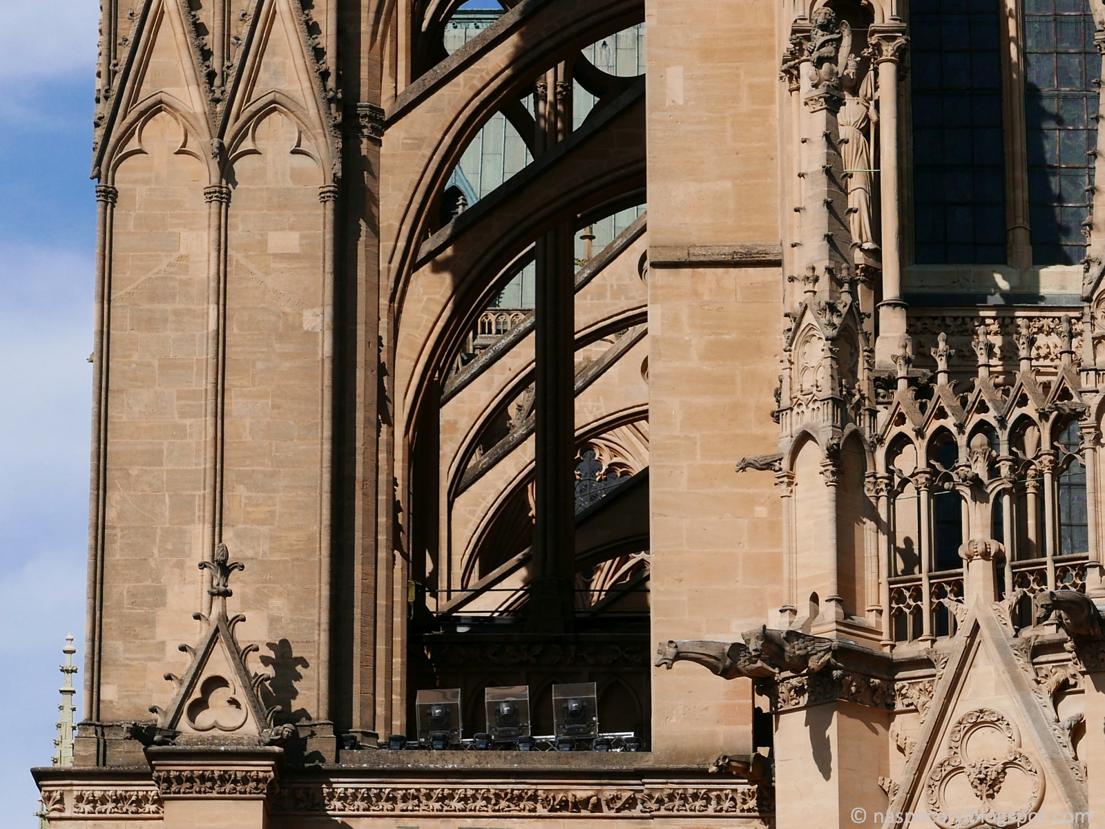 Spacery krótkie i te nieco dłuższe: Gargouille, to jest rzygacz