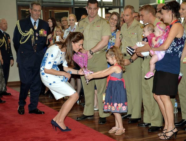 Kate Middleton Into Fighter Jet (PHOTOS)