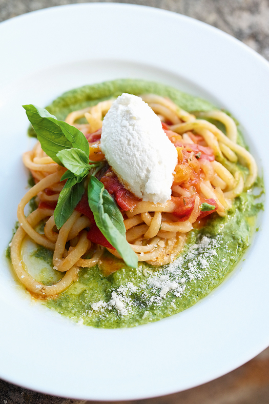 Healthy Pasta in Tomato & Green Pesto Sauce - Yummi Recipes