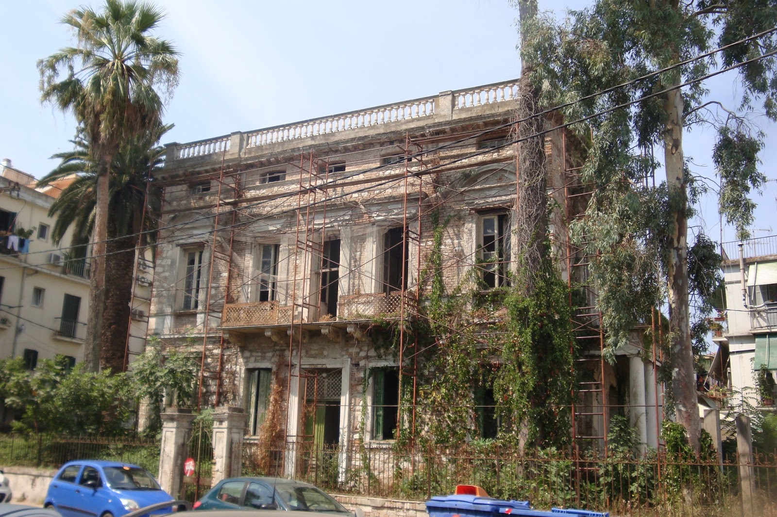 Συλλέκτες ακροκεράμων.: ΝΕΟΚΛΑΣΣΙΚΑ ΚΤΙΡΙΑ ΑΠΟ ΤΗΝ ΚΕΡΚΥΡΑ