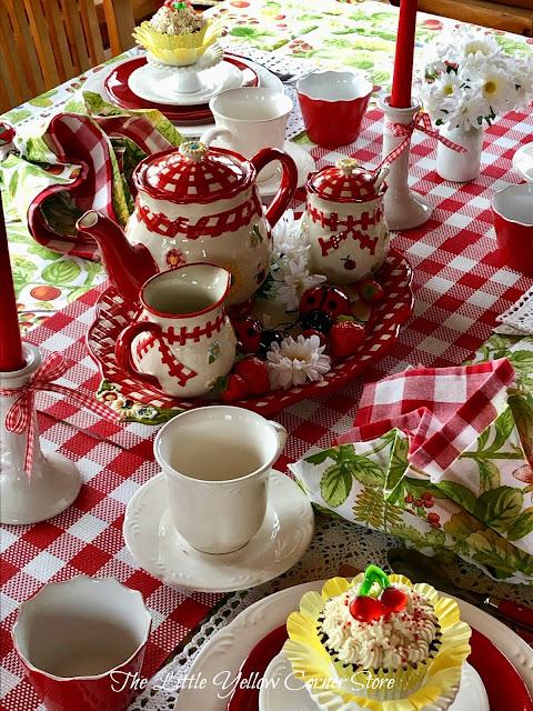 The Little Yellow Corner Store: Ladies Day - Lady Bug Tablescape