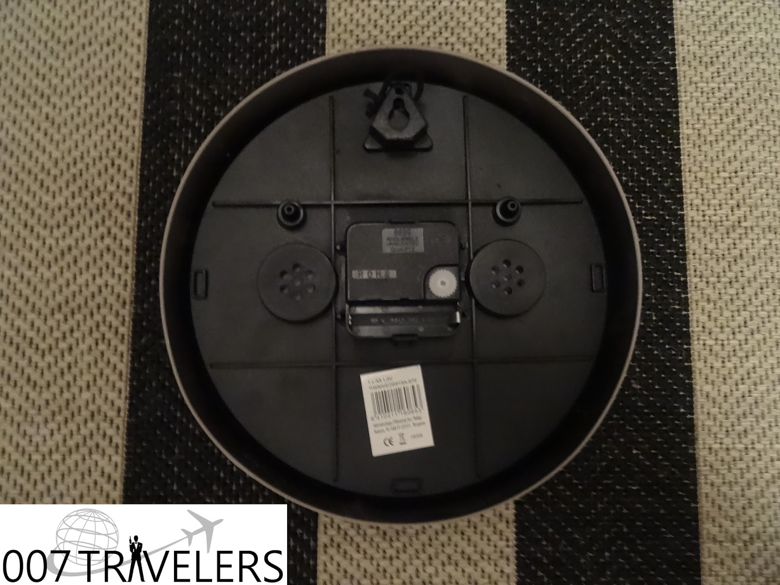 007 Item: Sean Connery clock - 007 Travelers