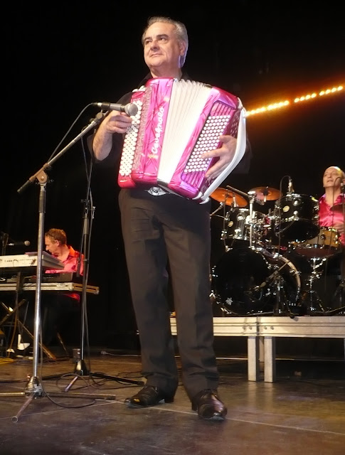 Le Blog de la Danse de Salon: Patrick ROBIN à FONTENAY - 45 -THEATRO le ...