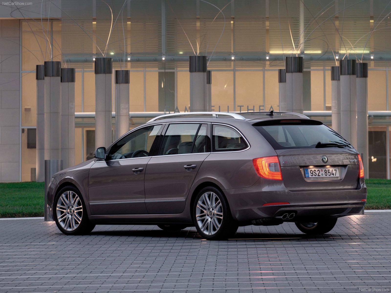 Auto Opinião: Análise: Skoda Superb Break 2.0 TDI 170 DSG 2010