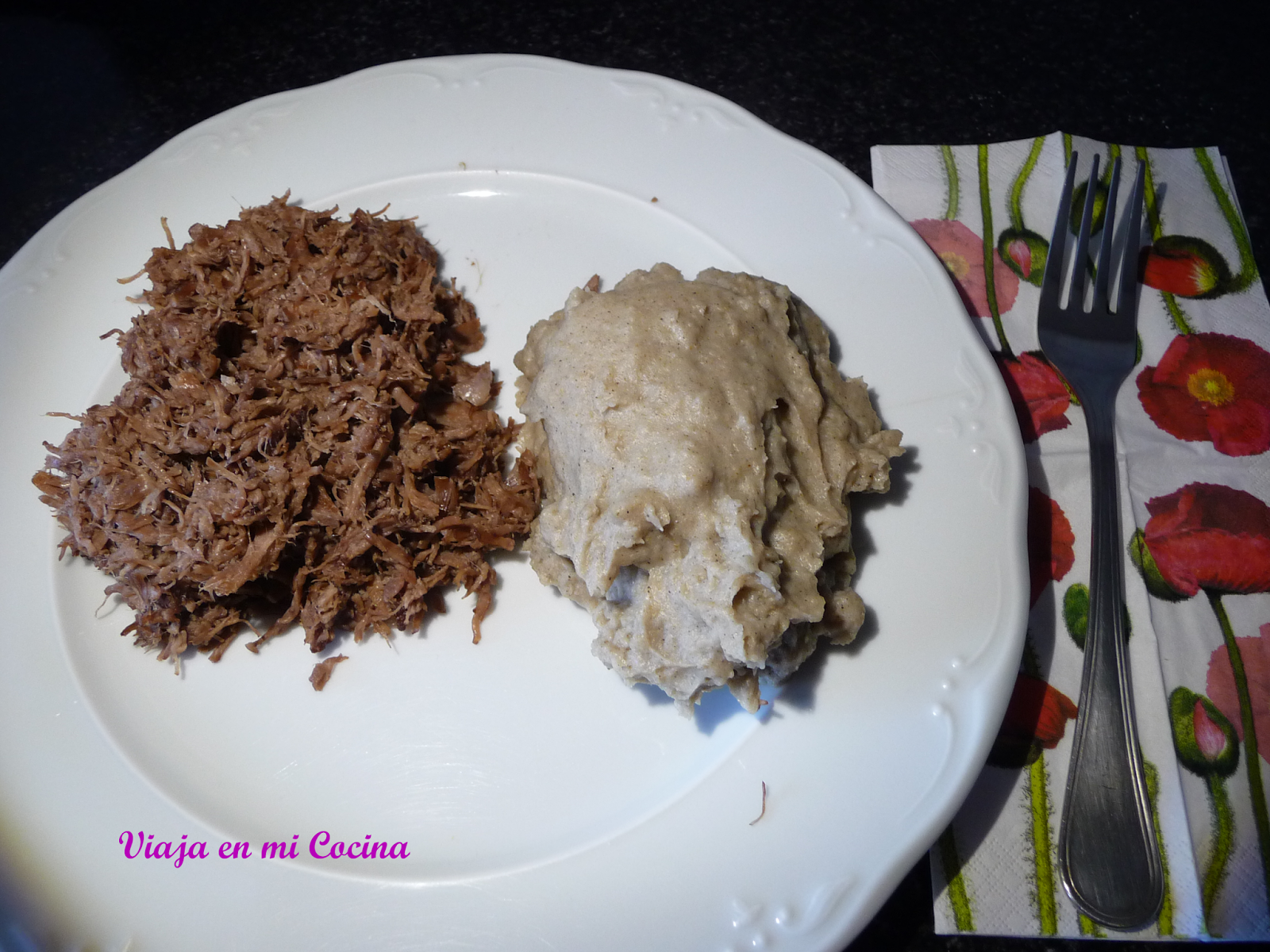 Seswaa (carne desmigada) con Bogobe - Viaja en mi Cocina