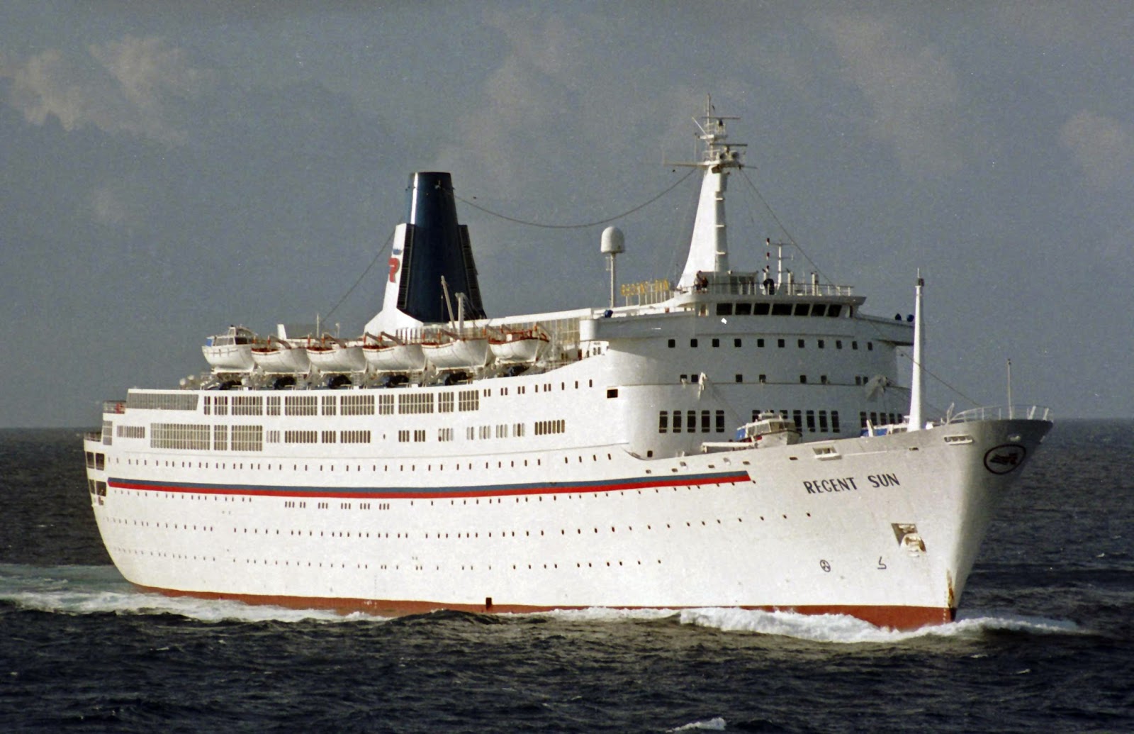 BRIAN'S SHIPPING PHOTOS: REGENCY CRUISE LINES