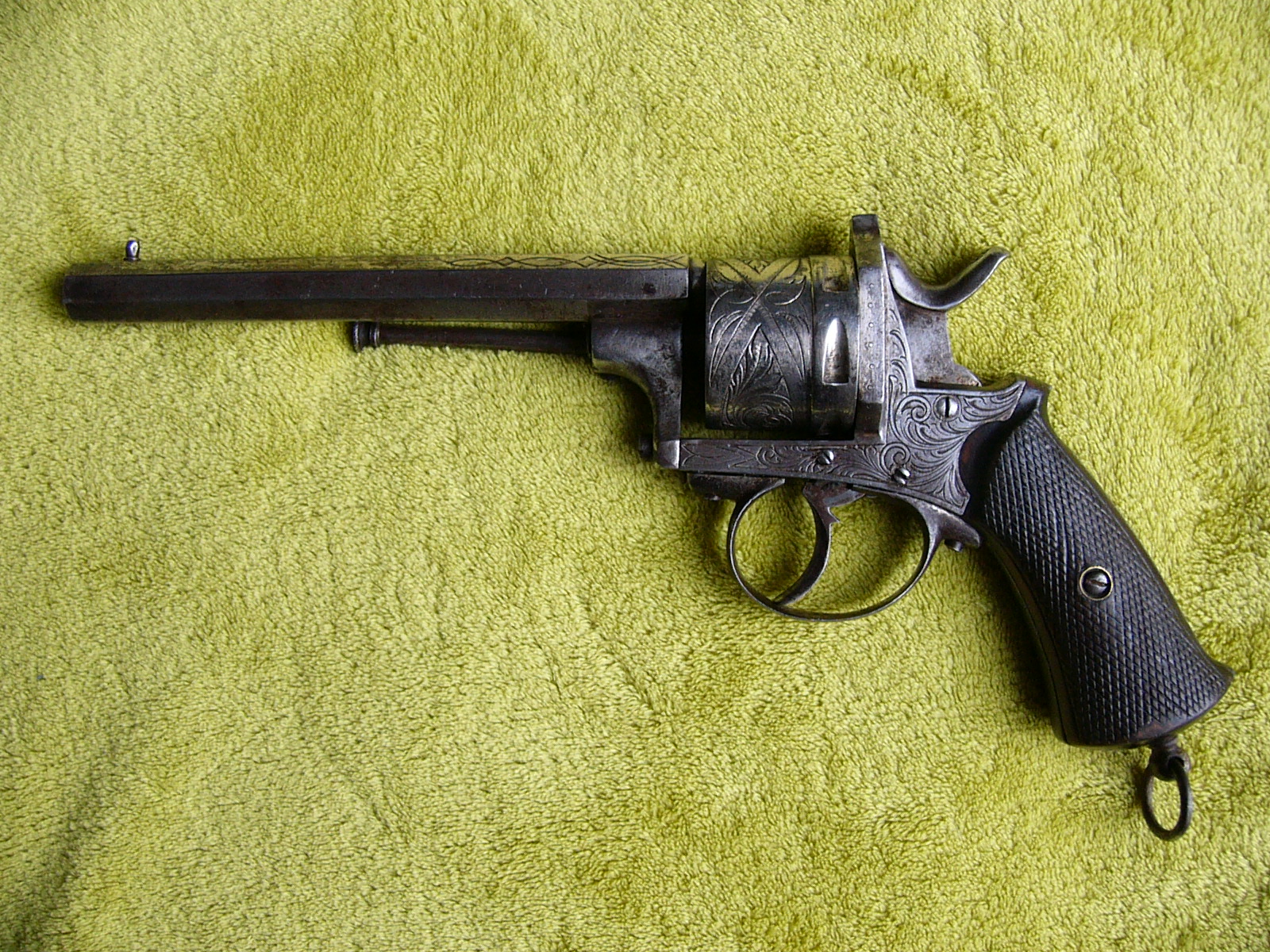 Sbírka historických zbraní: Belgian .380 DA revolver, possible Hubert ...