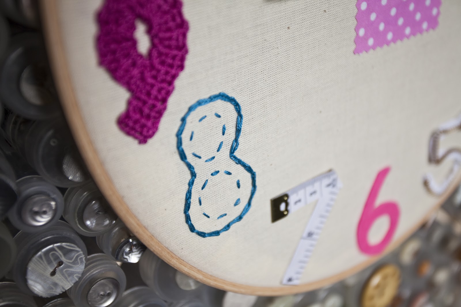 Live it . Love it . Make it.: Make it: A Sewing Clock