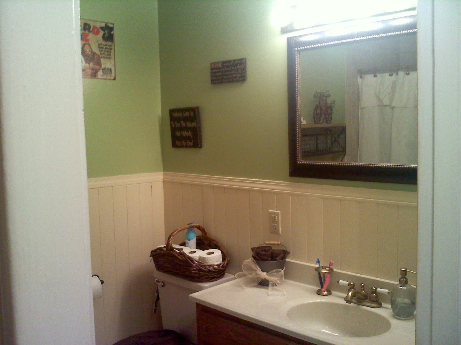Housewife of Independent Means: Wizard of Oz Bathroom!