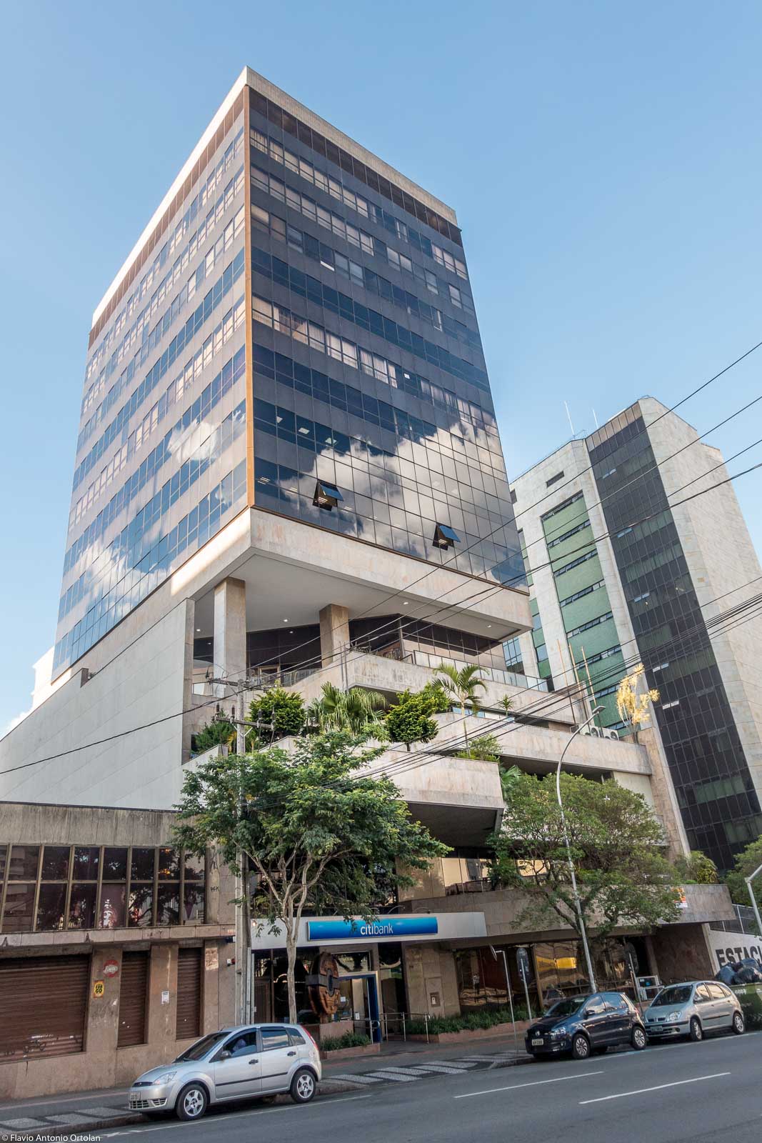 Fotografando Curitiba: O edifício de um banco