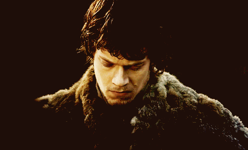 Game of Thrones Gifs: Theon Greyjoy Gifs