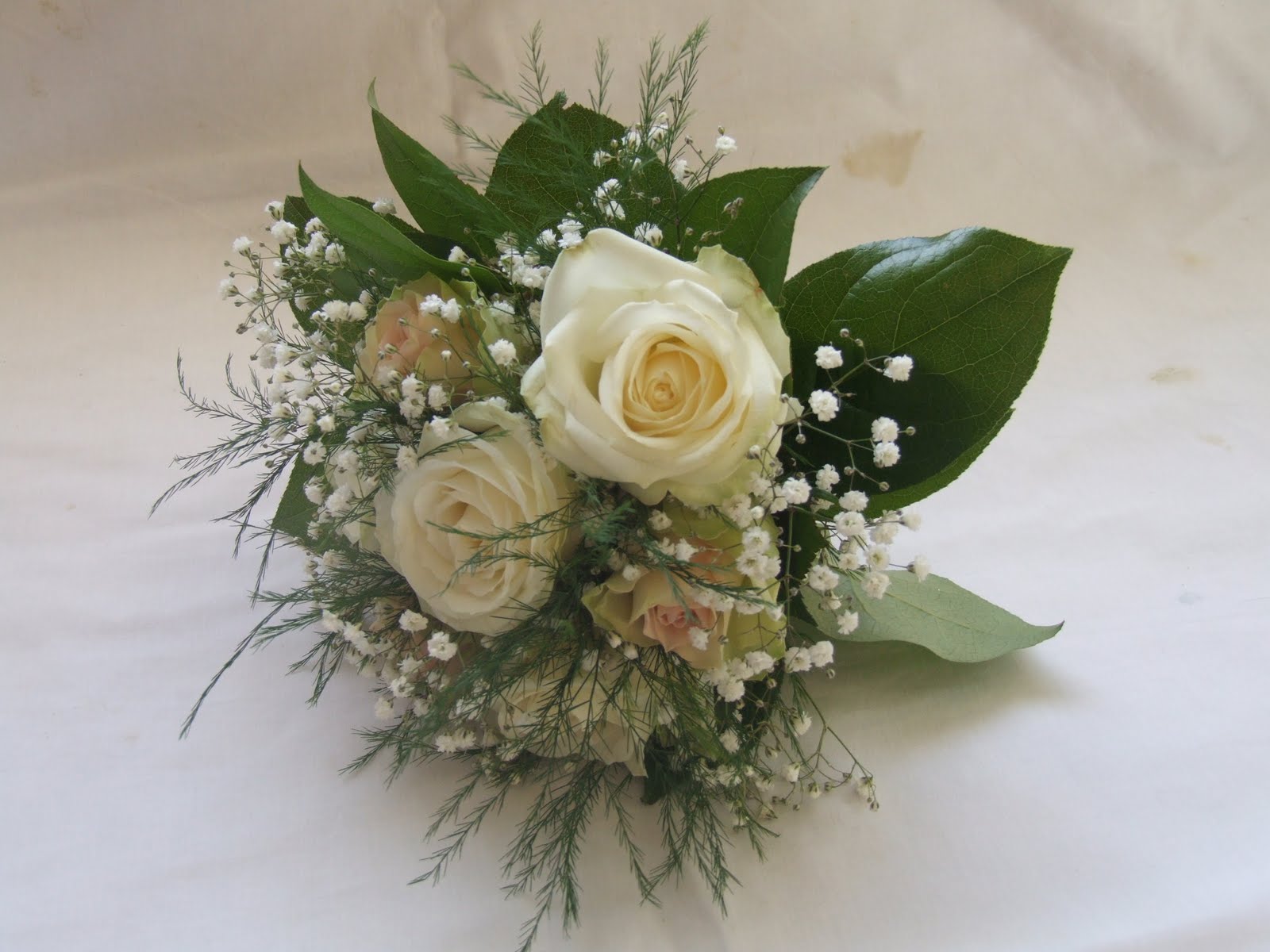 RJ's Florist: Ivory and pale pink roses