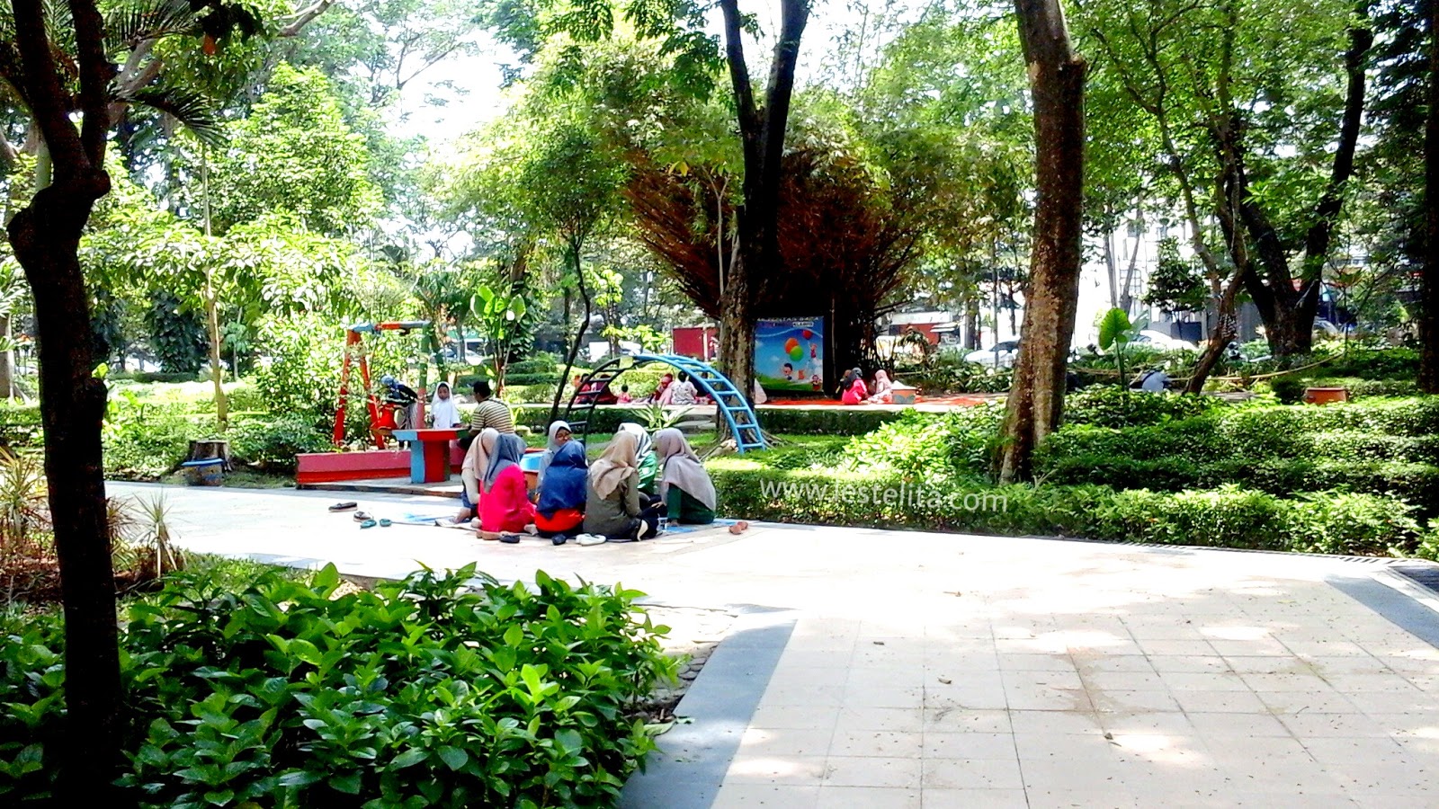 Family Time ke Taman Flora Surabaya