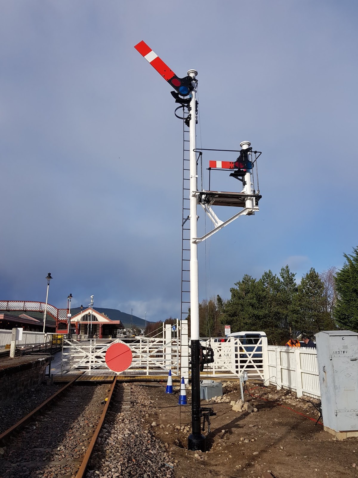 One lever, two signals - Permanent Way, Signalling & Infrastructure - RMweb