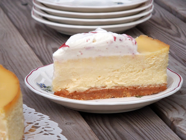 Live to Bake: Cheesecake z bielej čokolády s malinovou šľahačkou