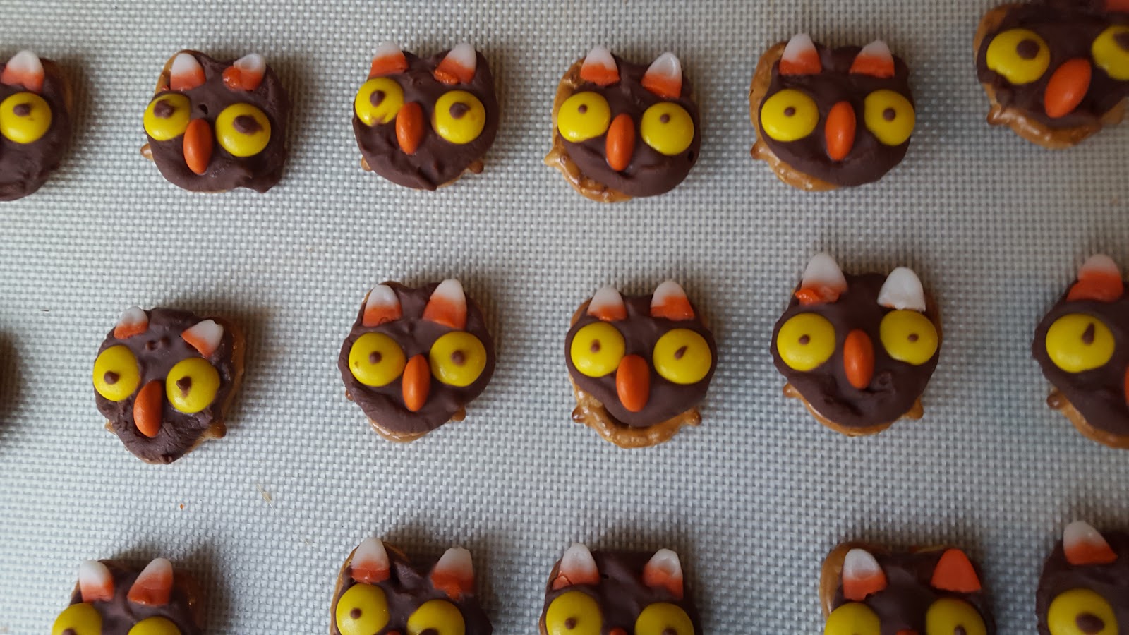 Candy Pretzel Owls | So Much To Make