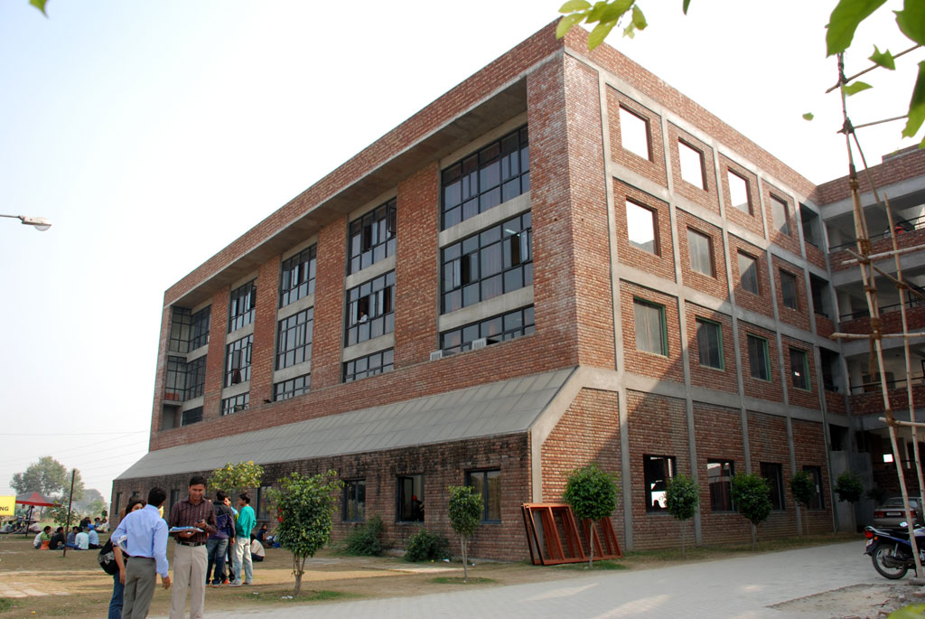 M.TECH(ECE) LPU: lpu campus