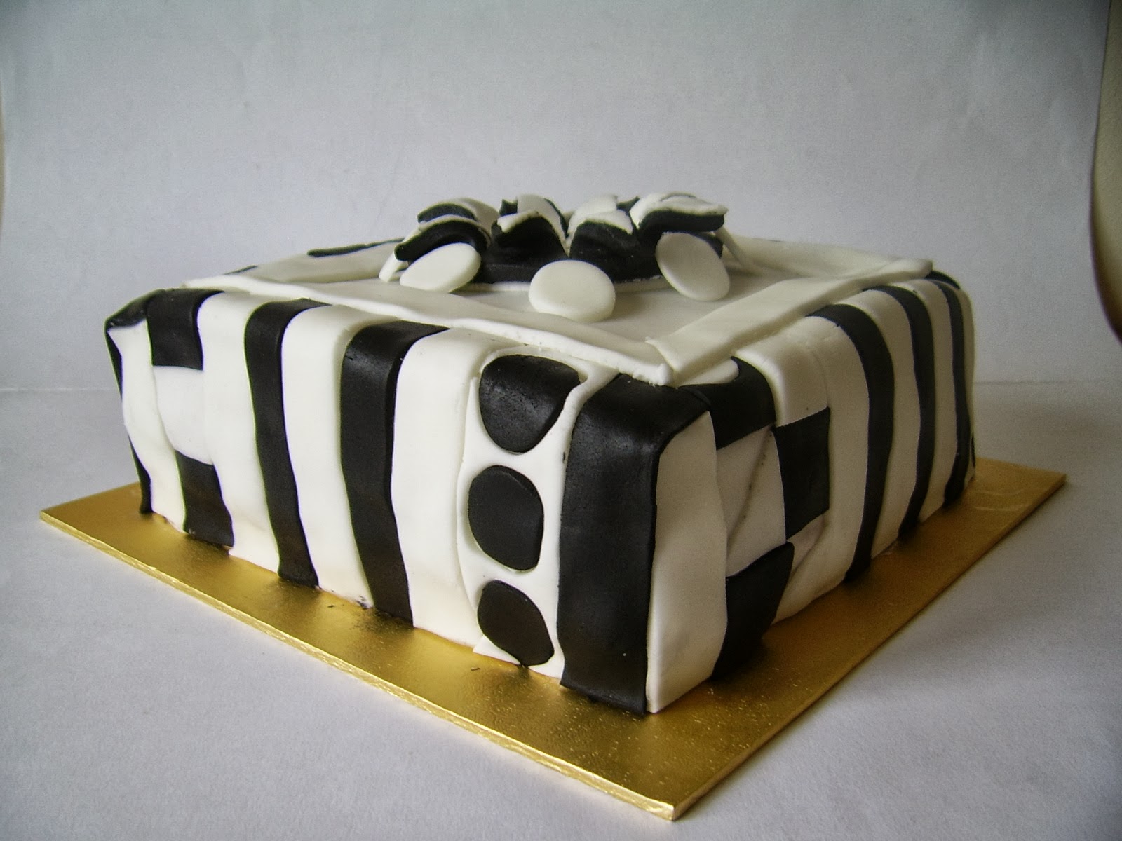 irenafoods: Black & white cake - Tort alb/negru - Torta bianco/nero
