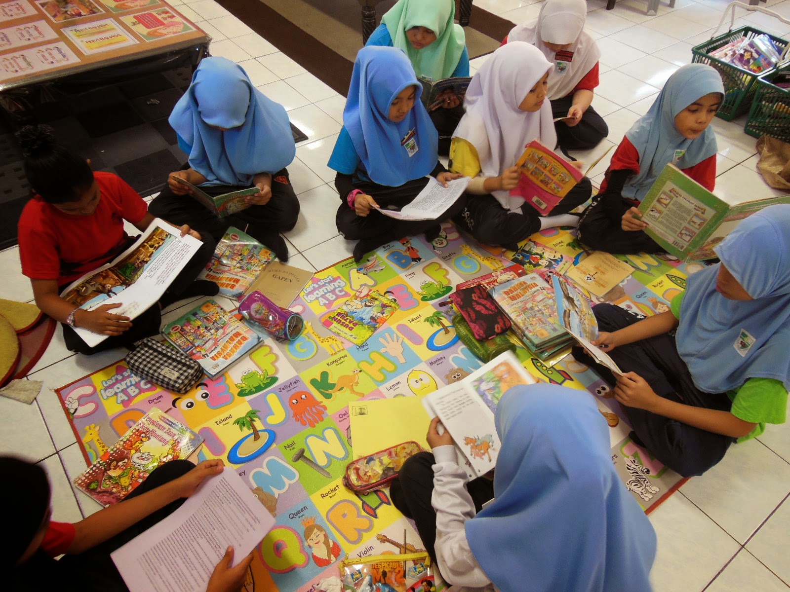 PUSAT SUMBER SEKOLAH: MARI MEMBACA BERSAMA UNTUK 10 MINIT