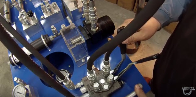 สาธิตการใช้เครื่องตรวจสอบปัญหาอุปกรณ์ไฮดรอลิกส์ Hydraulic System ...