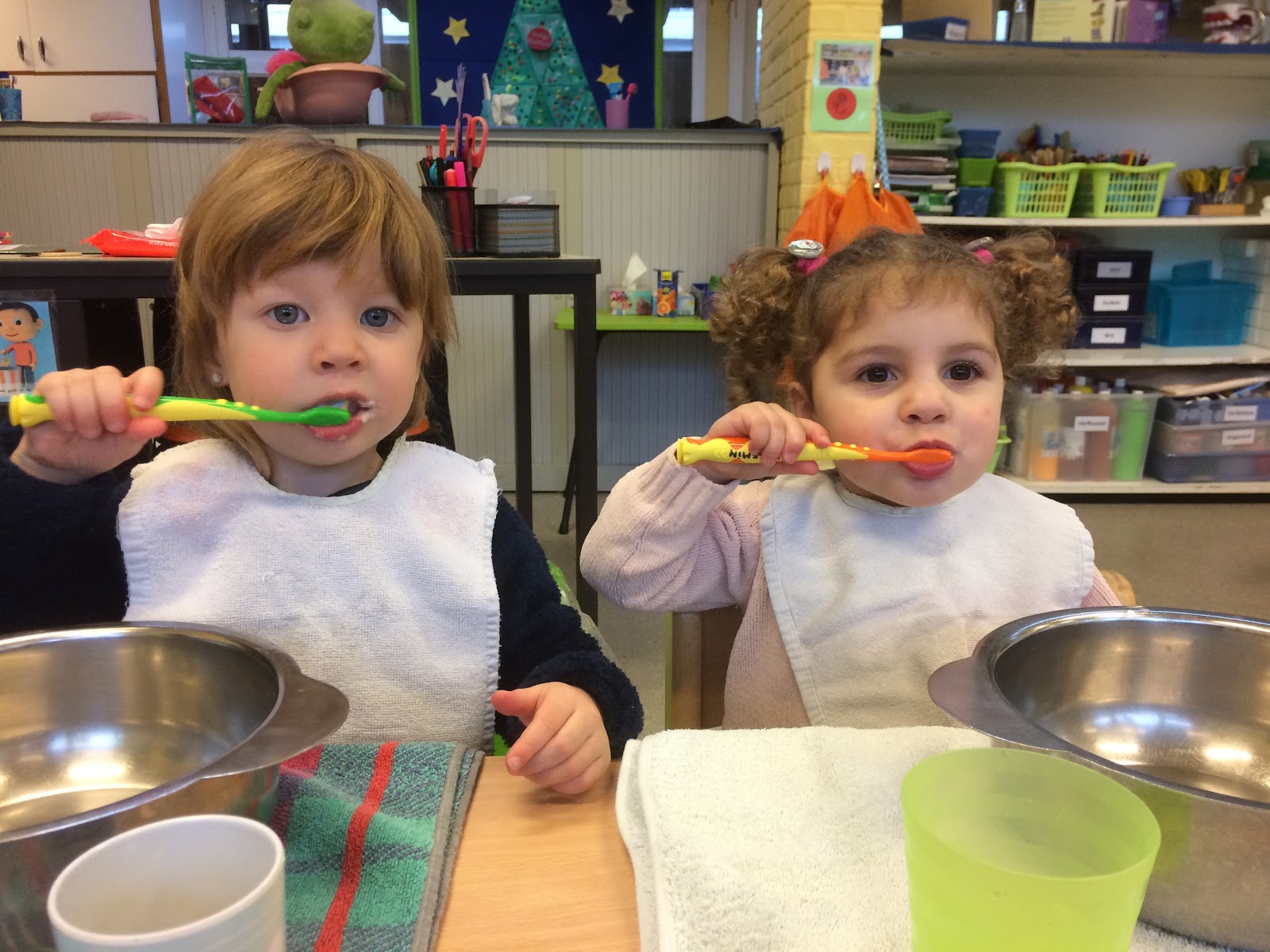 Kleuters Heffel: tanden poetsen met Jules en cezar
