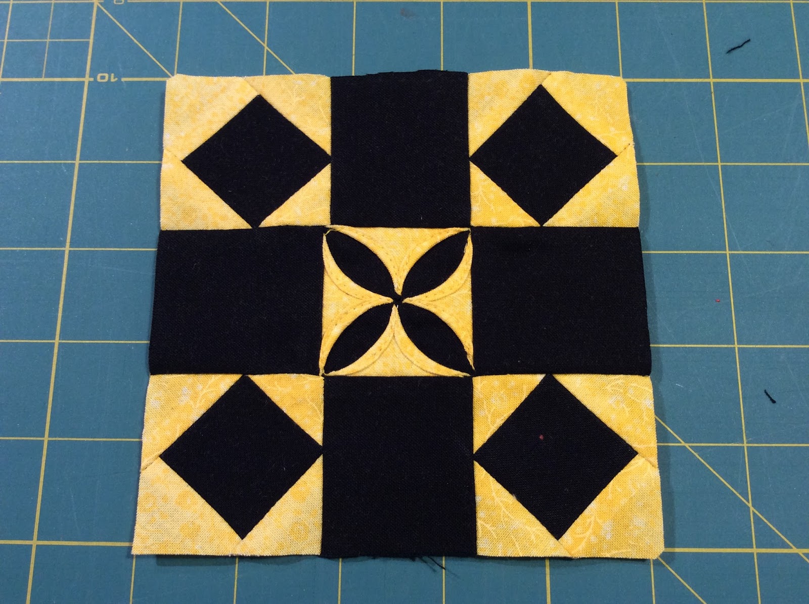 AlliKat Quilts: Modern Double Wedding Rings (Metro Rings) Test Block(s)