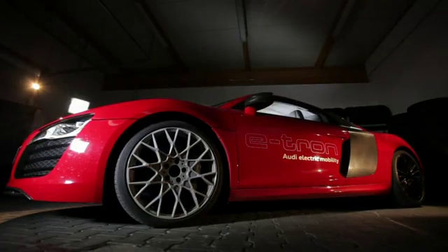 Video: Audi R8 e-tron Nürburgring Nordschleife record ~ Audi Motorsport ...