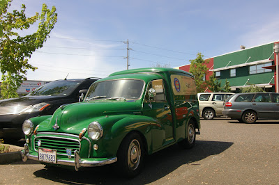 OLD PARKED CARS.: 1962 Morris Minor 1000 Panel Van.