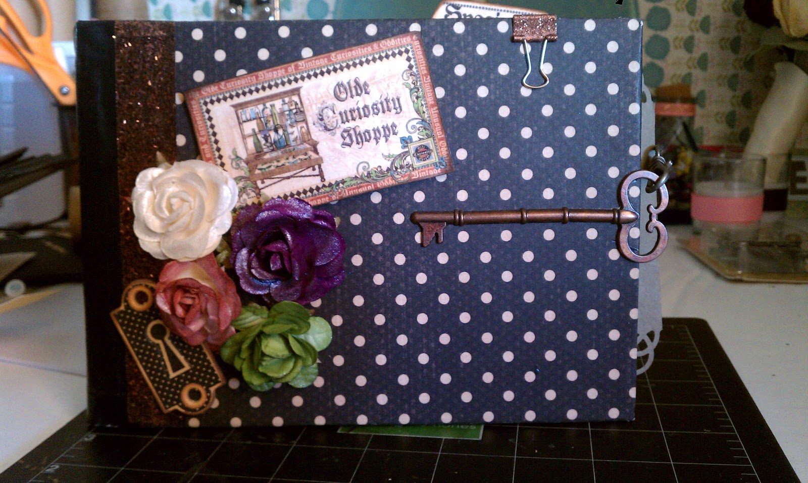 Scrapping and Crafting!!: sharing some of my mini album projects with you