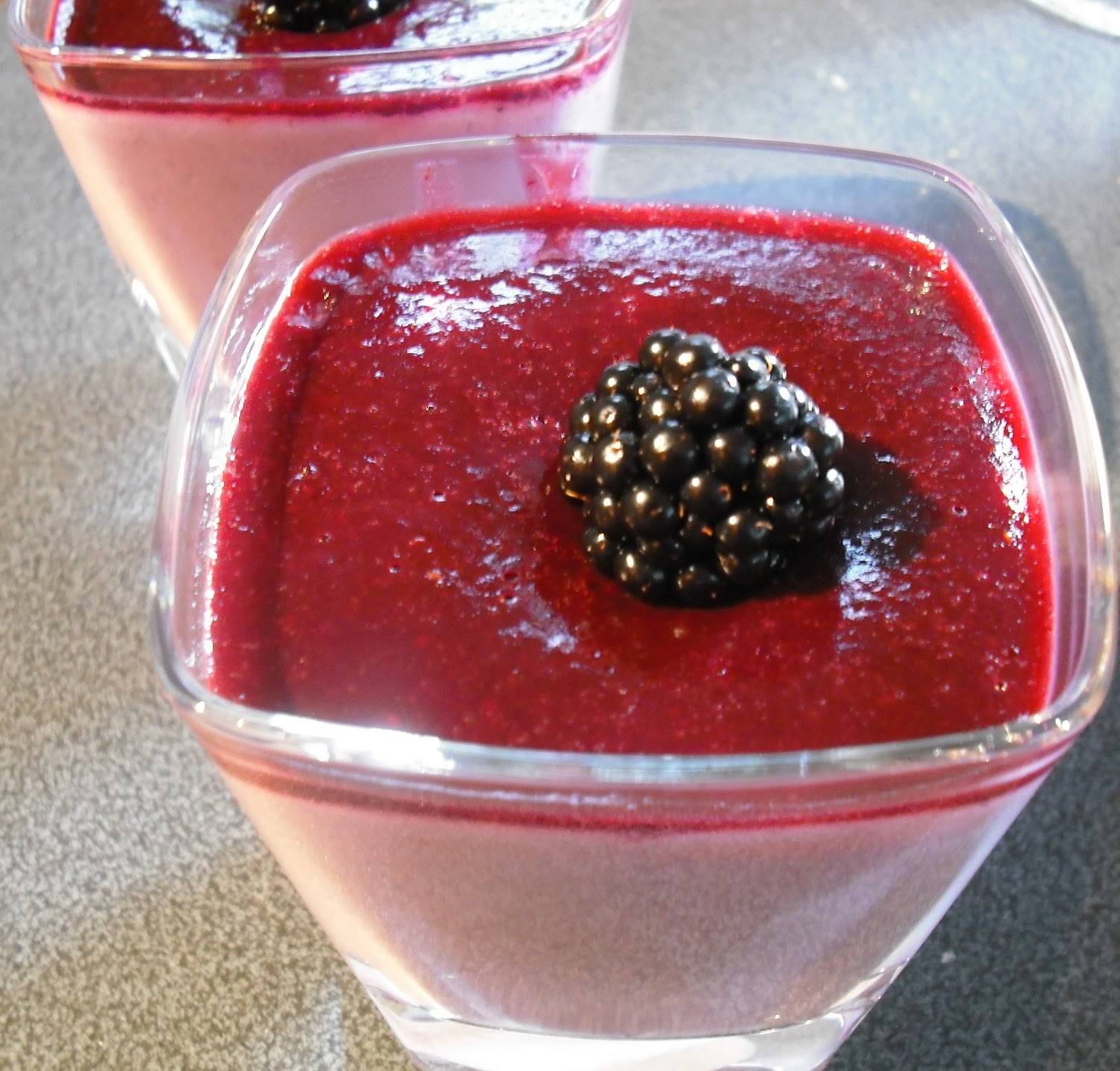 Foodycat: Bramble fromage frais mousse