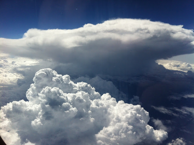 Pustaka Digital Indonesia: Foto : Cantik dan Seramnya Awan Cumulonimbus.