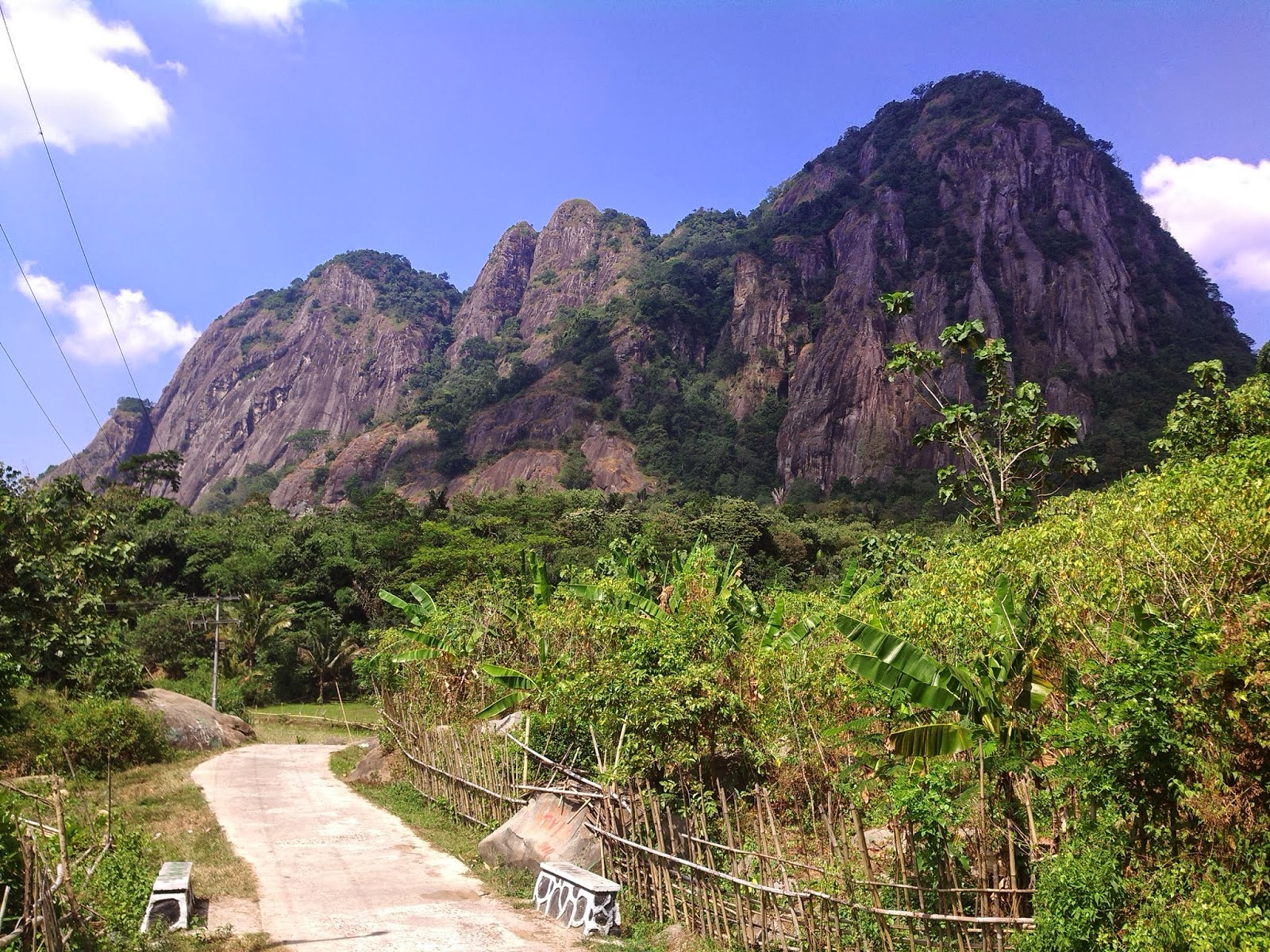 Indo Hiker: Gunung Parang, Rock Climbing Paradise