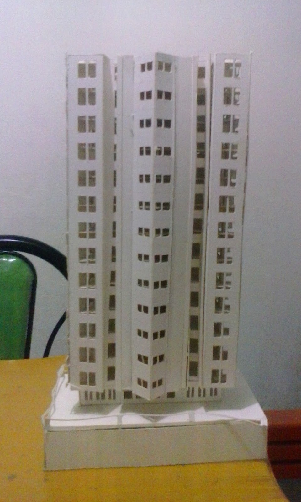 TECNICO EN DIBUJO ARQUITECTONICO: 4 MAQUETA (EDIFICIO)