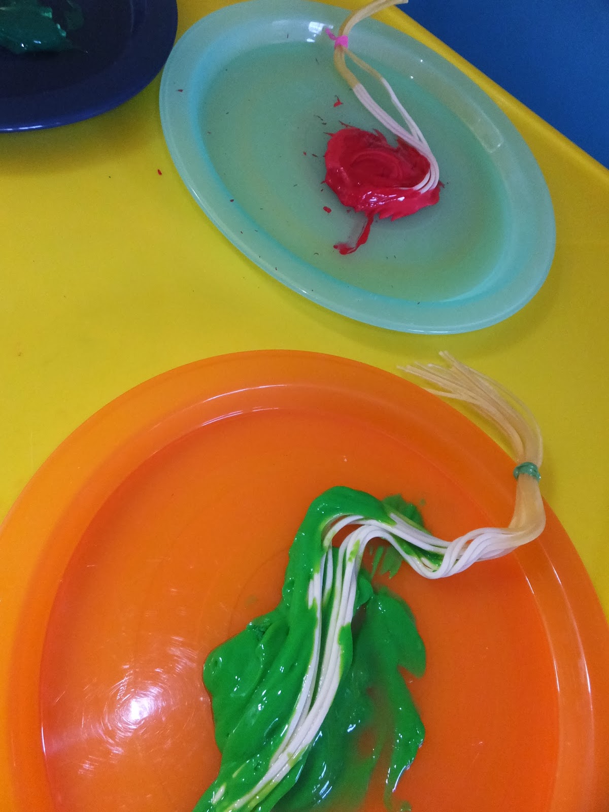 Kidspert: Spaghetti Paint Brushes